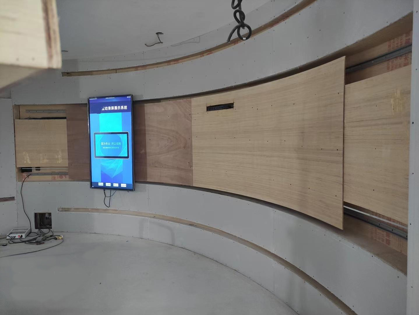 滑轨屏,弧形滑轨屏,开合屏,多屏联动滑轨屏展厅滑轨屏,滑轨屏定制轨道屏,滑轨屏软件,互动滑轨屏,电动滑轨屏,隔空翻书,照片墙,飞屏互动,支持 ...