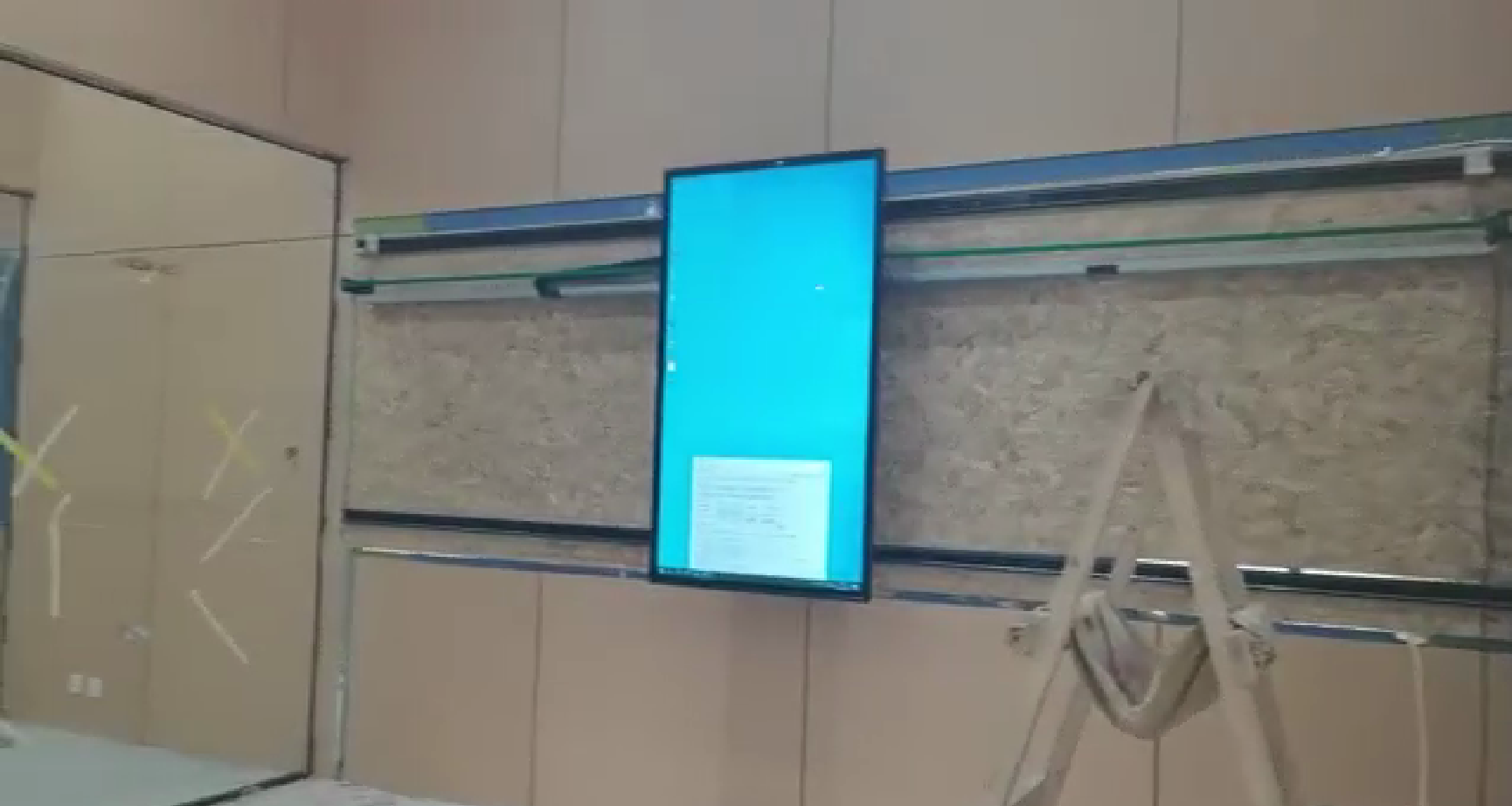 滑轨屏,弧形滑轨屏,开合屏,多屏联动滑轨屏展厅滑轨屏,滑轨屏定制轨道屏,滑轨屏软件,互动滑轨屏,电动滑轨屏,隔空翻书,照片墙,飞屏互动,支持 ...